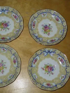Royal Albert | Dining | 4 Royal Albert Tea Cup Saucer Valentine Ribbon ...